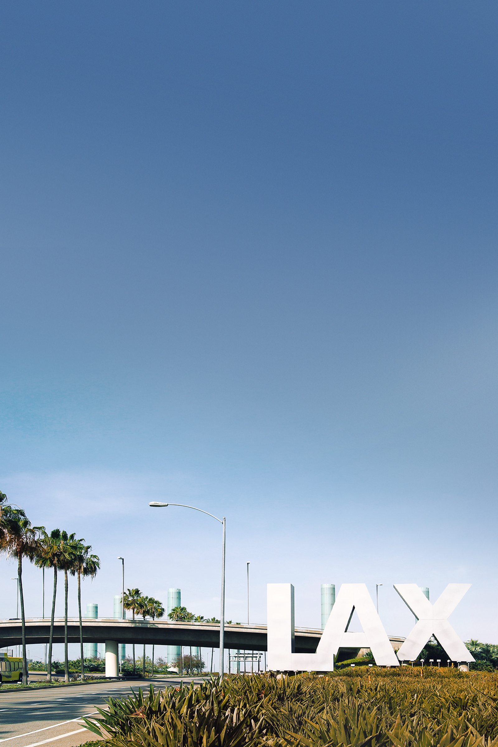 Los Angeles Intl Airport (LAX) Car Rental | SIXT rent a car