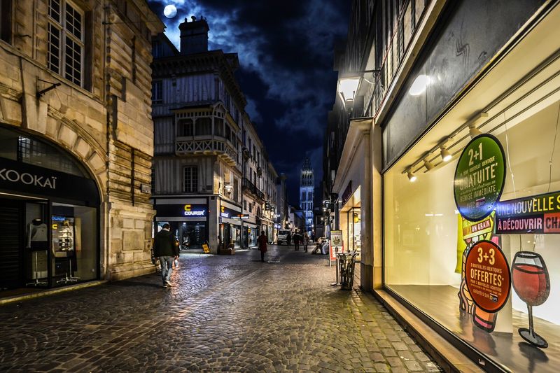 Car Hire Rouen Train Station | Truck and Van Rental | SIXT
