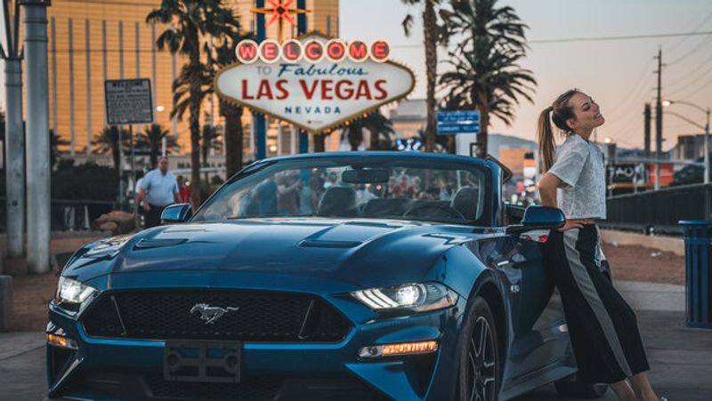 Location Ford Mustang Cabriolet ou Coupé chez SIXT